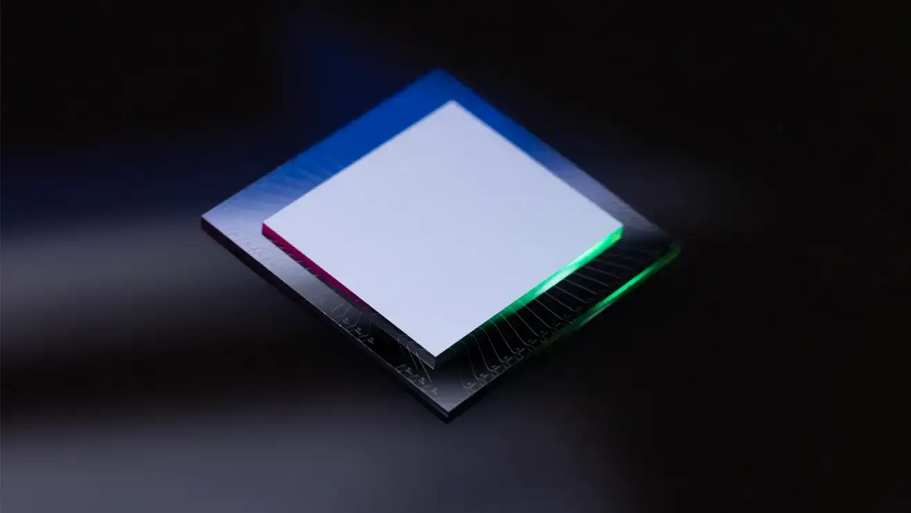 Amazon entra en la carrera cuántica: Conoce el chip Ocelot